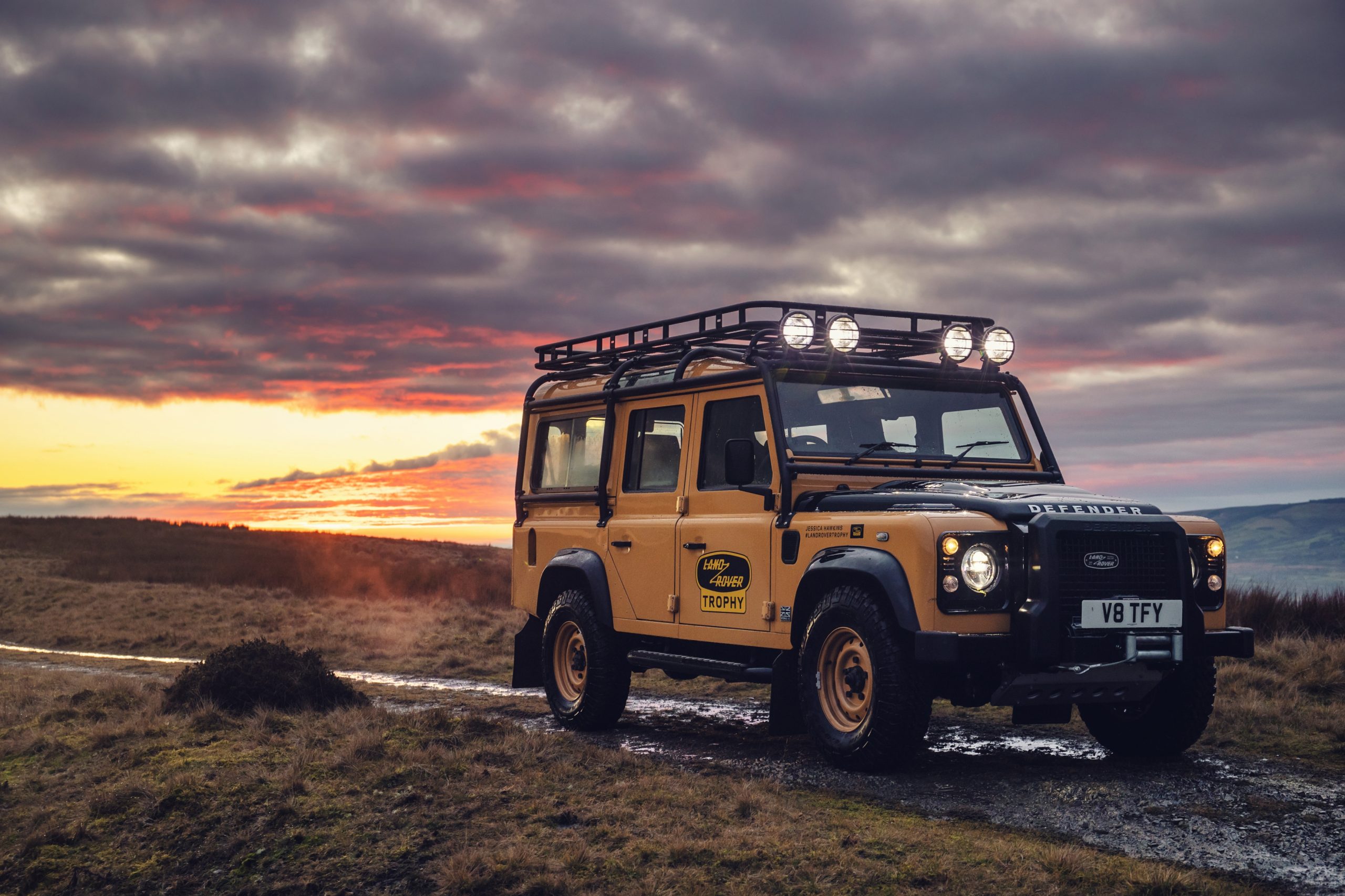 Meet Land Rover's new £200,000 toy: Classic V8 Trophy is built for ...