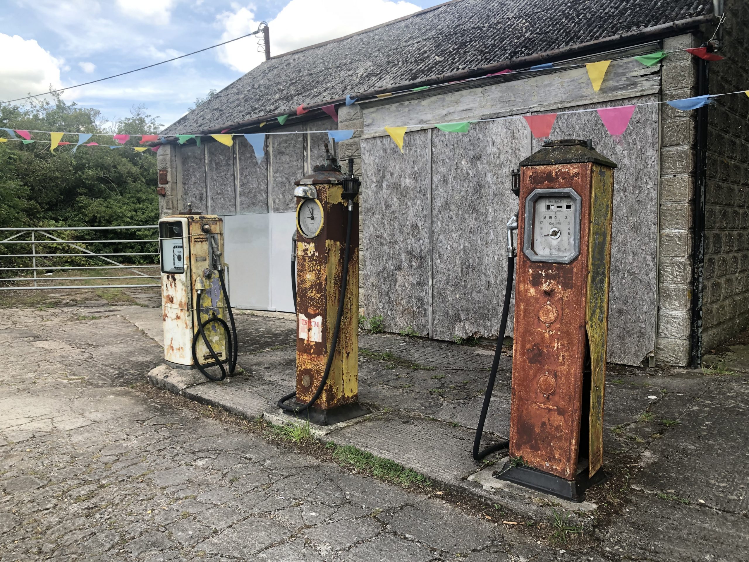 Take a tour of Britain's preserved and crumbling local petrol stations ...