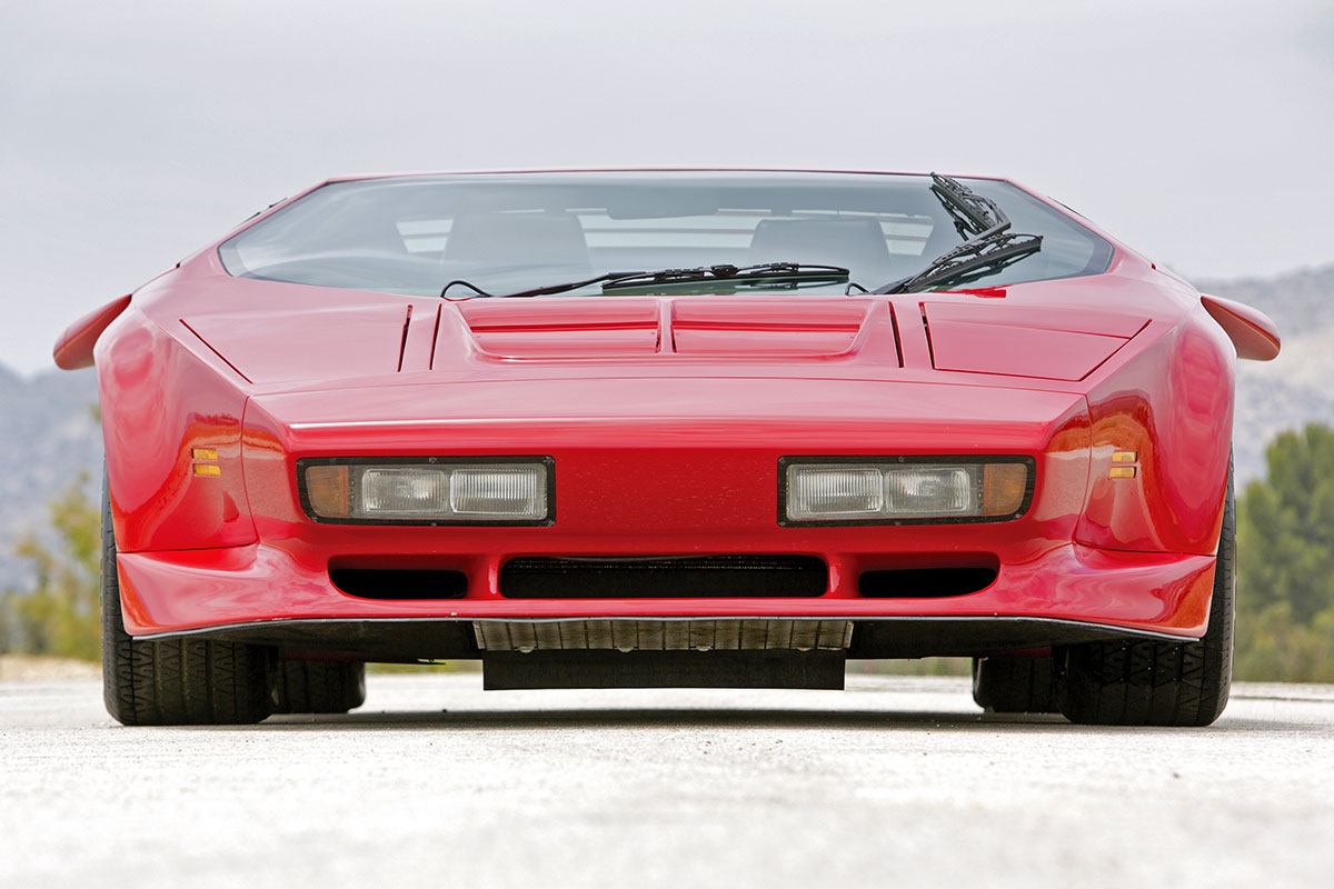 Cars That Time Forgot: Vector W8 | Hagerty UK