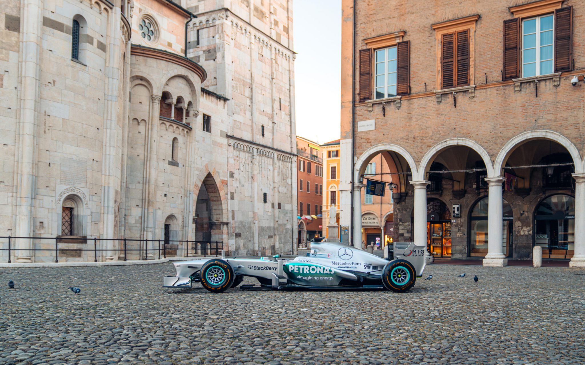 Sale of Lewis Hamilton’s first Mercedes F1 car sets new auction record ...
