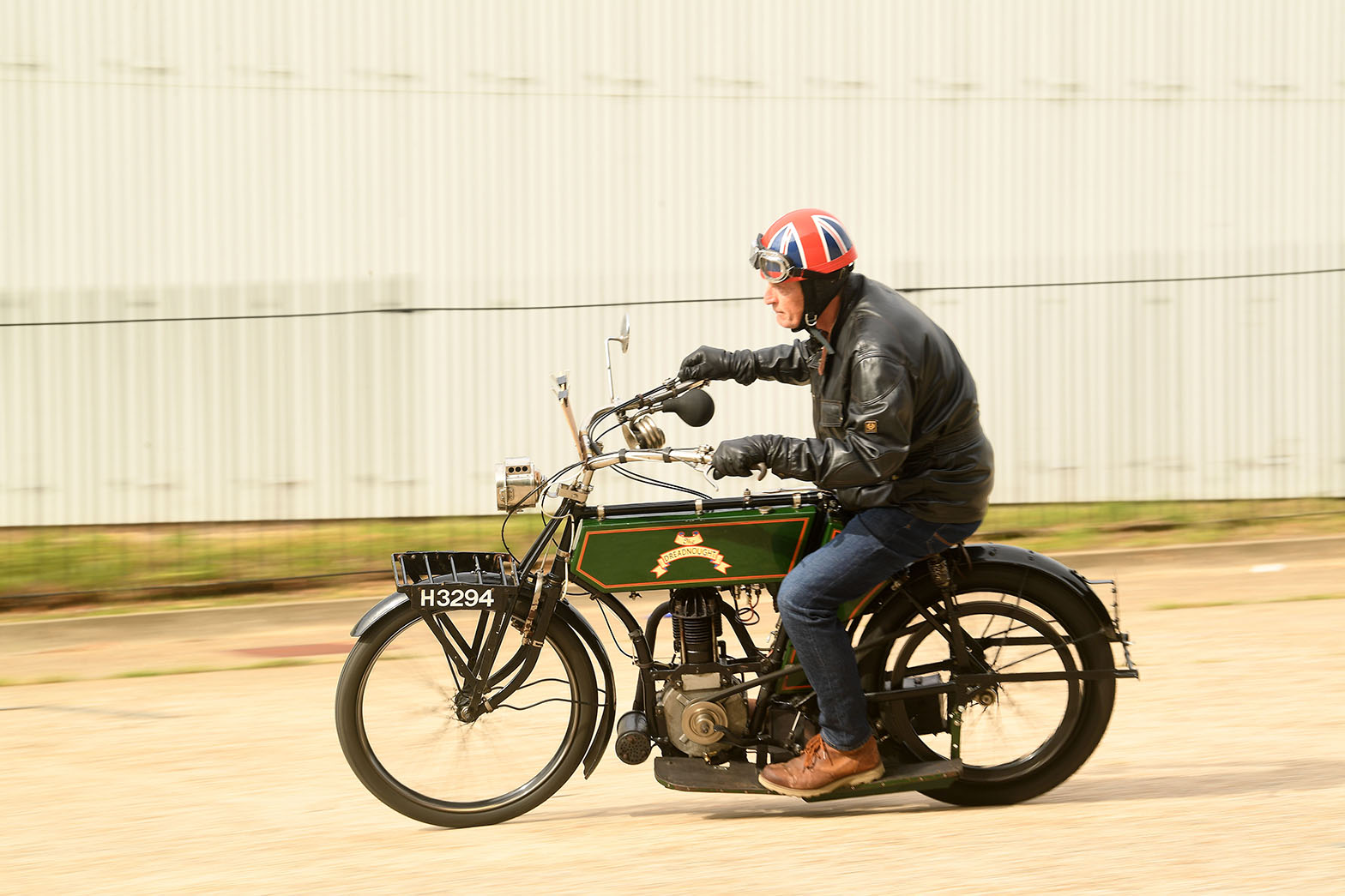 Two-wheel test: It's Dreadnought v Raleigh from London to Brighton ...