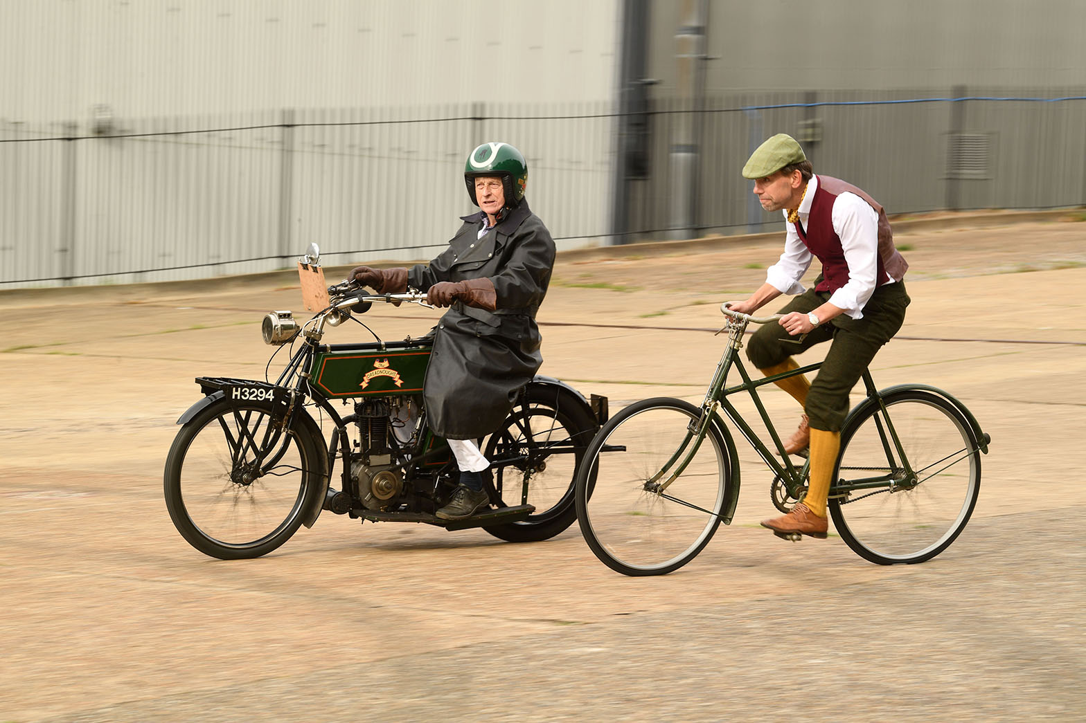 Two-wheel test: It's Dreadnought v Raleigh from London to Brighton ...
